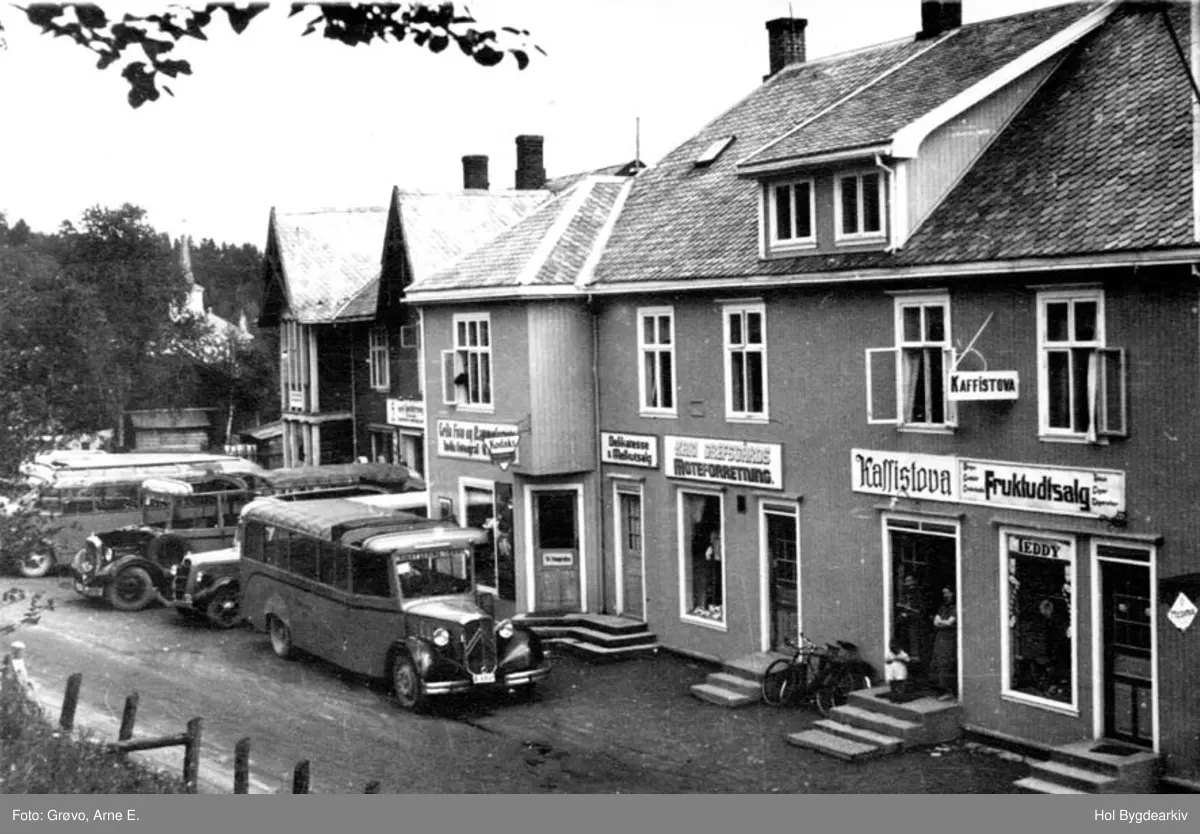 Geilo sentrum, bussar, sentrumsbygningar, veg, bil, transport, - Hol ...