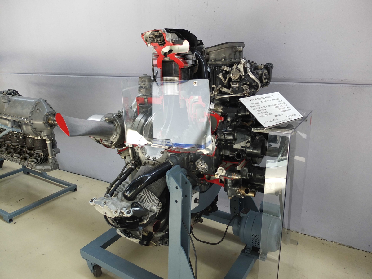 Flymotor - Forsvarets museer / DigitaltMuseum