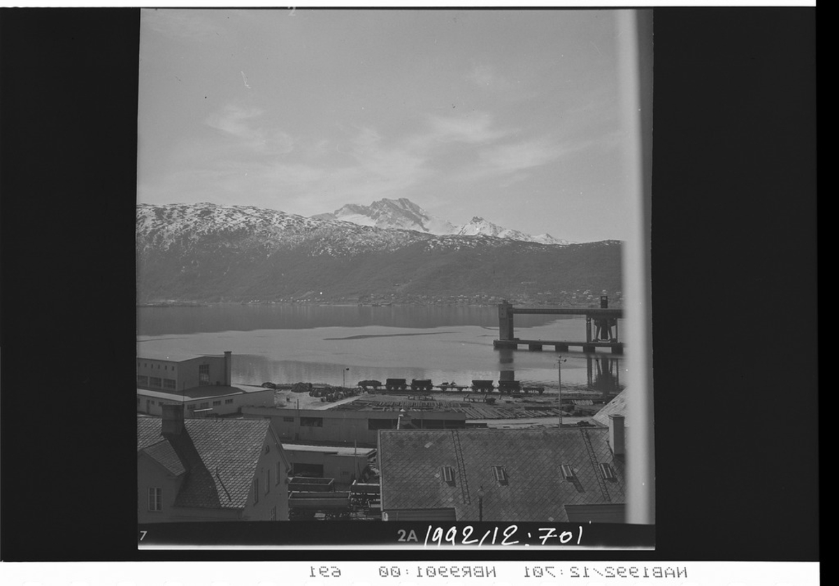 LKAB, Narvik havn, Ankenes og Sovende dronning bak - Museum Nord ...