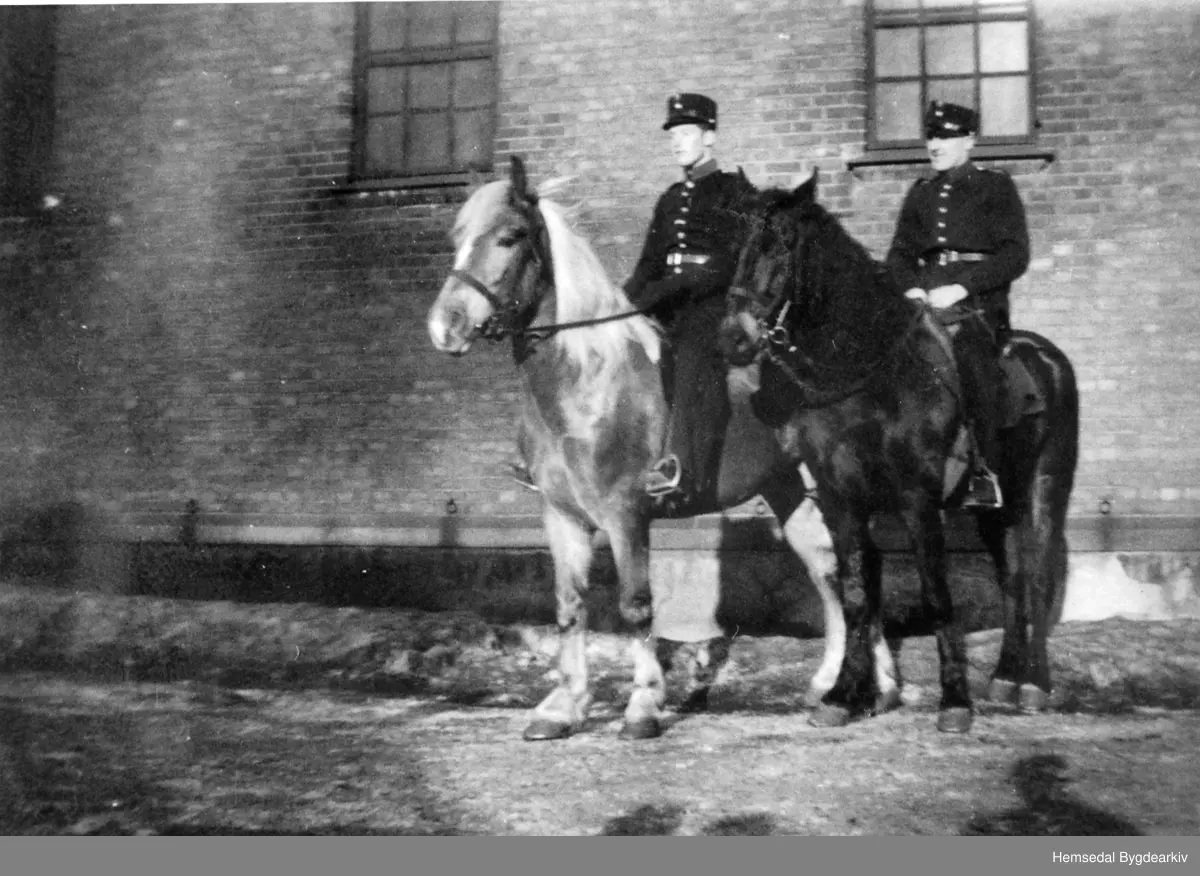 Til venstre: Eivind Thorset frå Hemsedal i det militære - Hemsedal ...