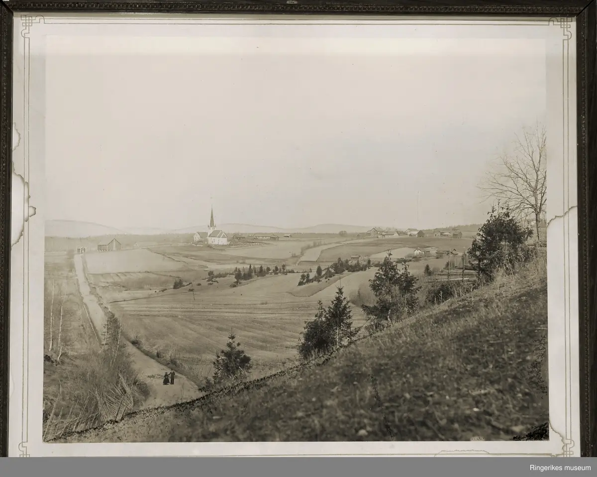 Albuminkopi av et lndskapsbilde av Norderhov, med Norderhov kirke og ...