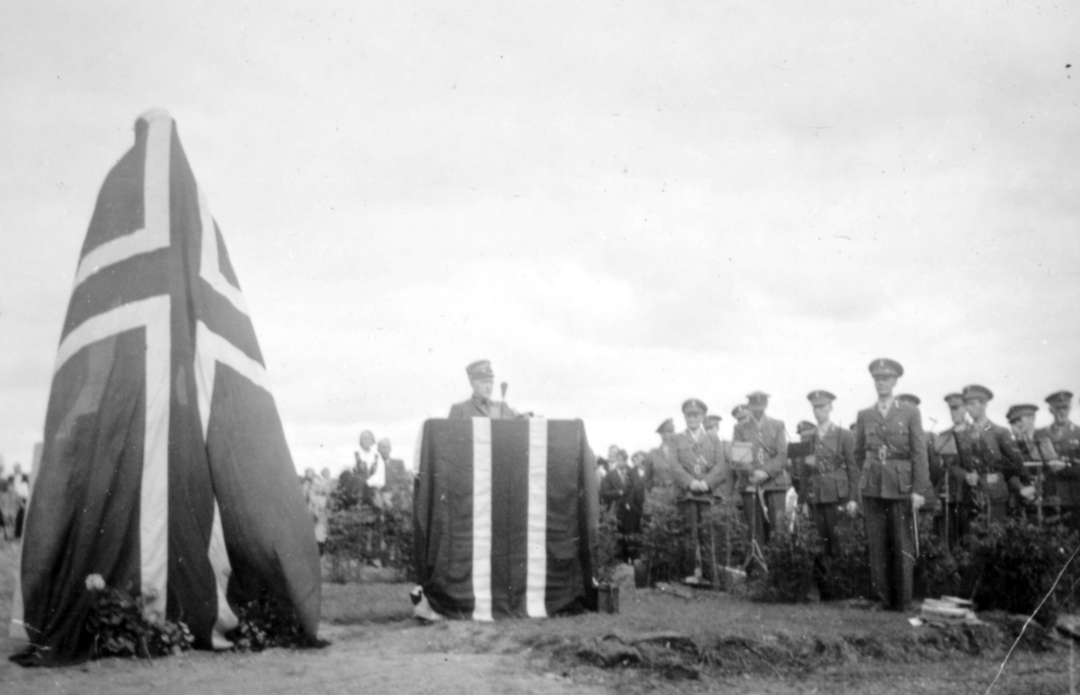 Påskrift: "Meg selv på talerstolen". Ukjent hvem dette er. Avduking av ...
