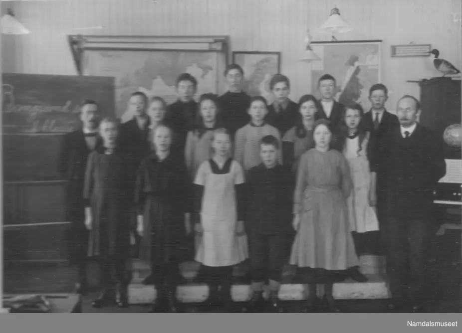 Klassebilde fra 7. klasse Bangsund skole - Namdalsmuseet / DigitaltMuseum