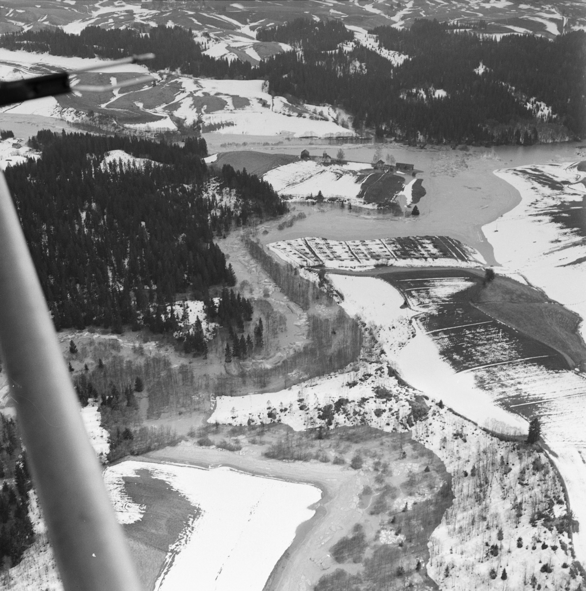Flyfoto flom Romerike - Museene i Akershus / DigitaltMuseum