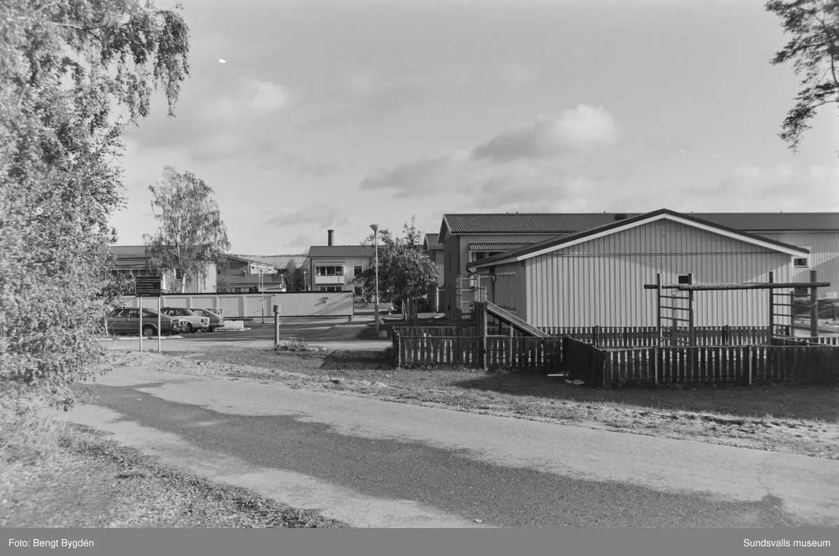 Vyer och lekpark vid bostadsområdet Ljungan i Matfors. - Sundsvalls ...