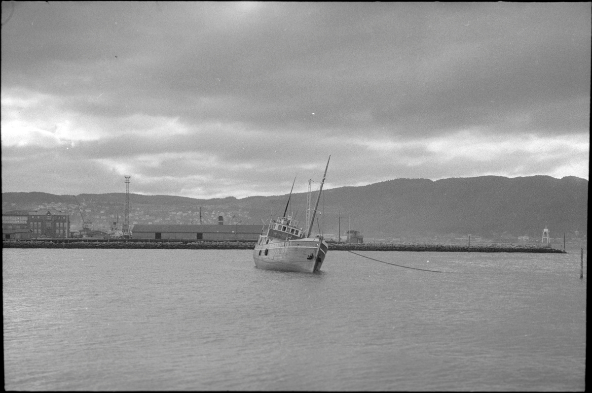 Motorkutter Mylingen på grunn ved Pier II - Sverresborg Trøndelag ...