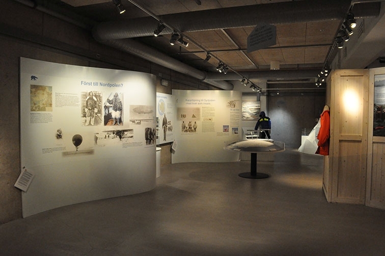 Interiör från dåvarande polarutställningen på Grenna Museum. - Grenna Museum– Andréexpeditionen ...