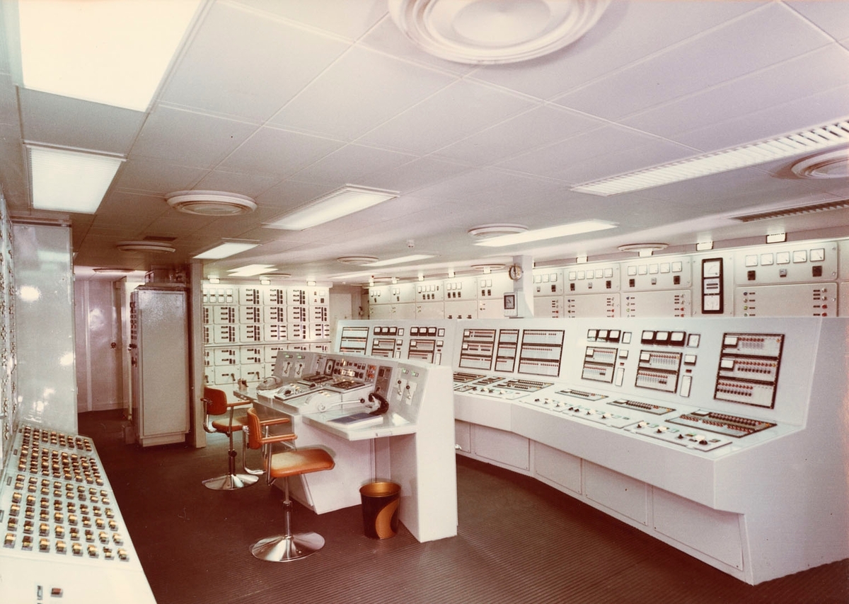 Kontrollrom, maskinrom om bord på MS ROYAL VIKING STAR - Bergens ...