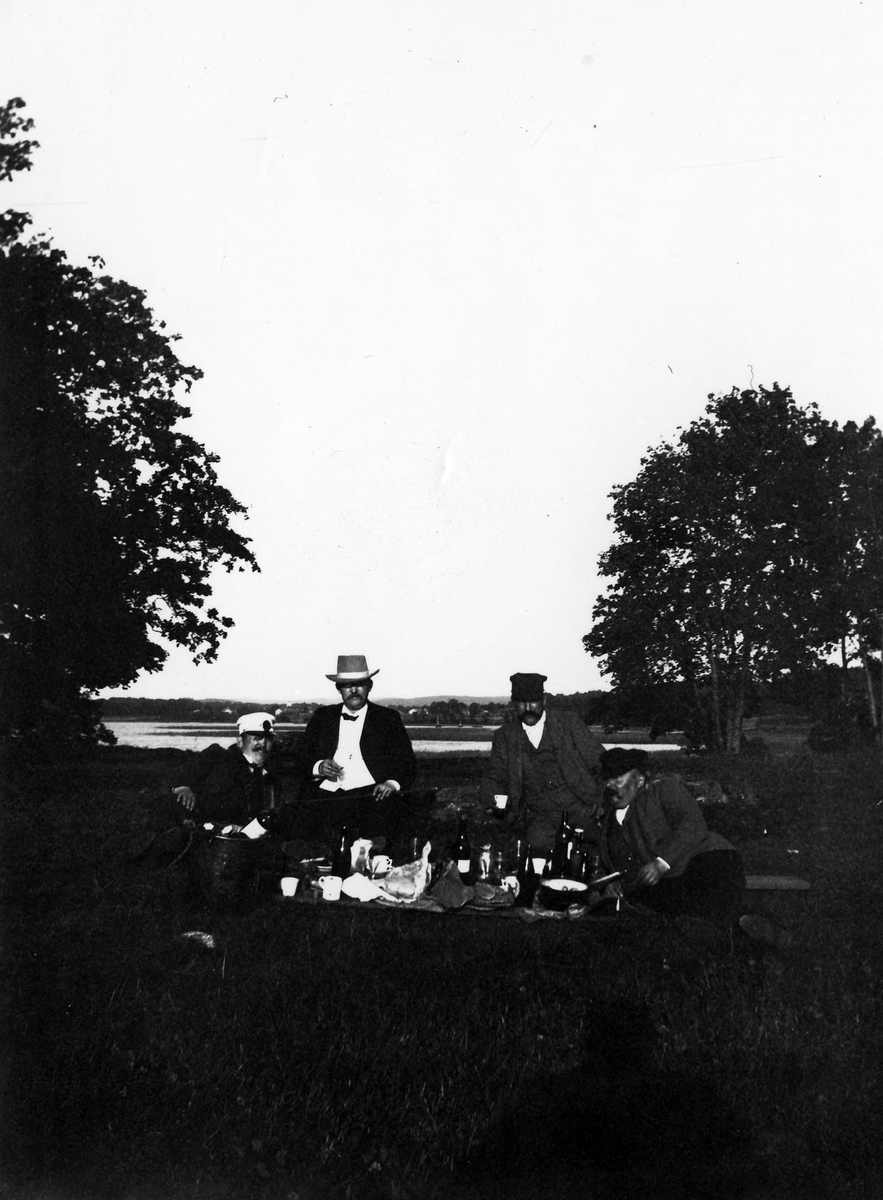 De fyra herrarna Albert Andersson, bryggmästare Möller, Alfred Larsson ...