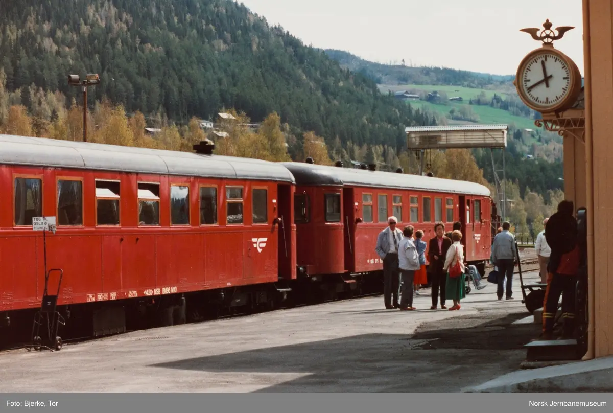 Dieselmotorvogn BM 86 10 med styrevogn BFS86 med ekstratog for ...