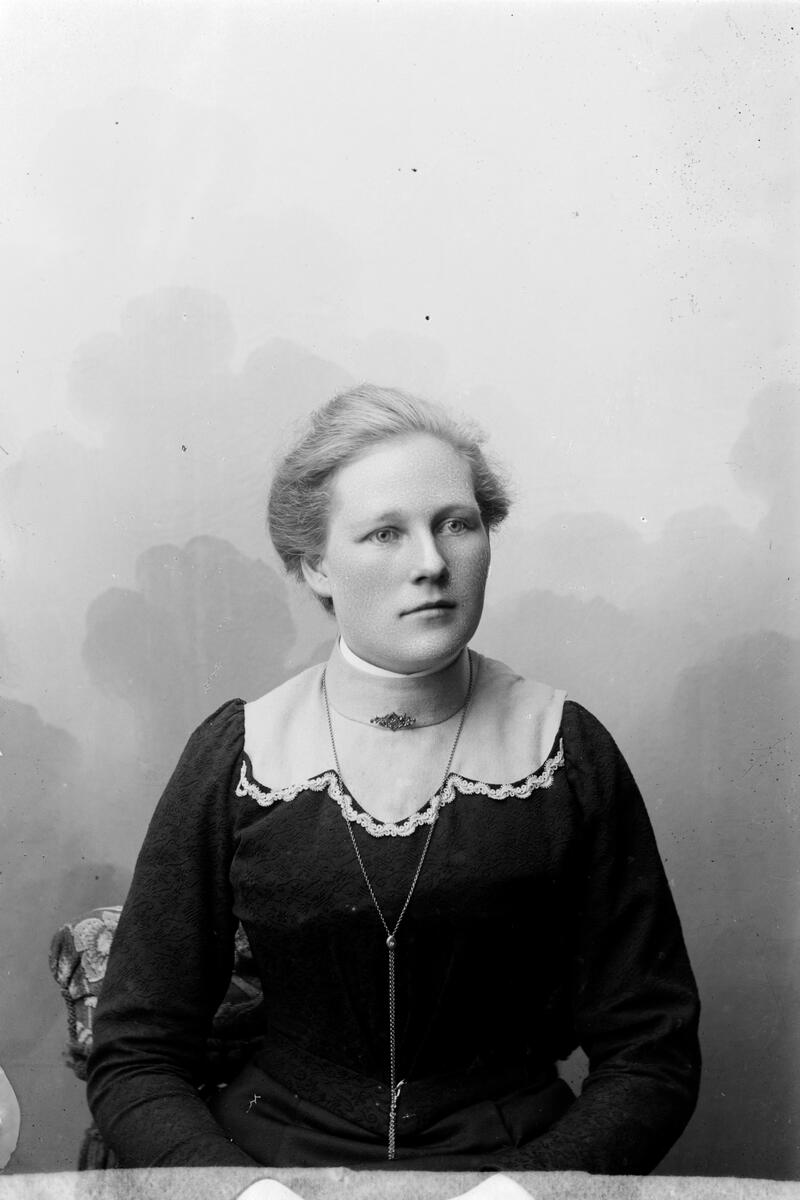 Anna Asplund; Ingår i porträttsamlingen från Knut Wallins ateljé ...