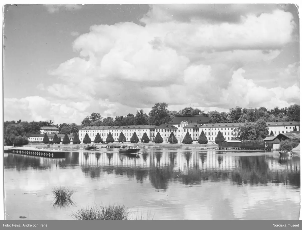 Stockholm. Karlbergs Slott vid Karlbergssjön byggdes 1630-talet av ...
