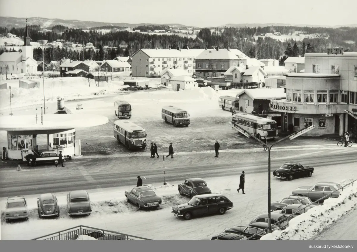 Rutebilstasjonen i Hønefoss.Engeseth Busslinjer var et busselskap som ...