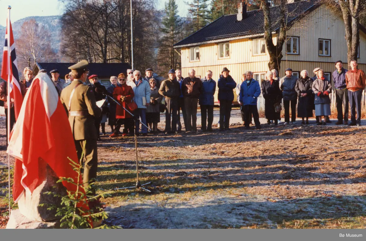 Avdukinga av minnesteinen over Olaf Rye ved Bø museum, Oterholt - Bø ...