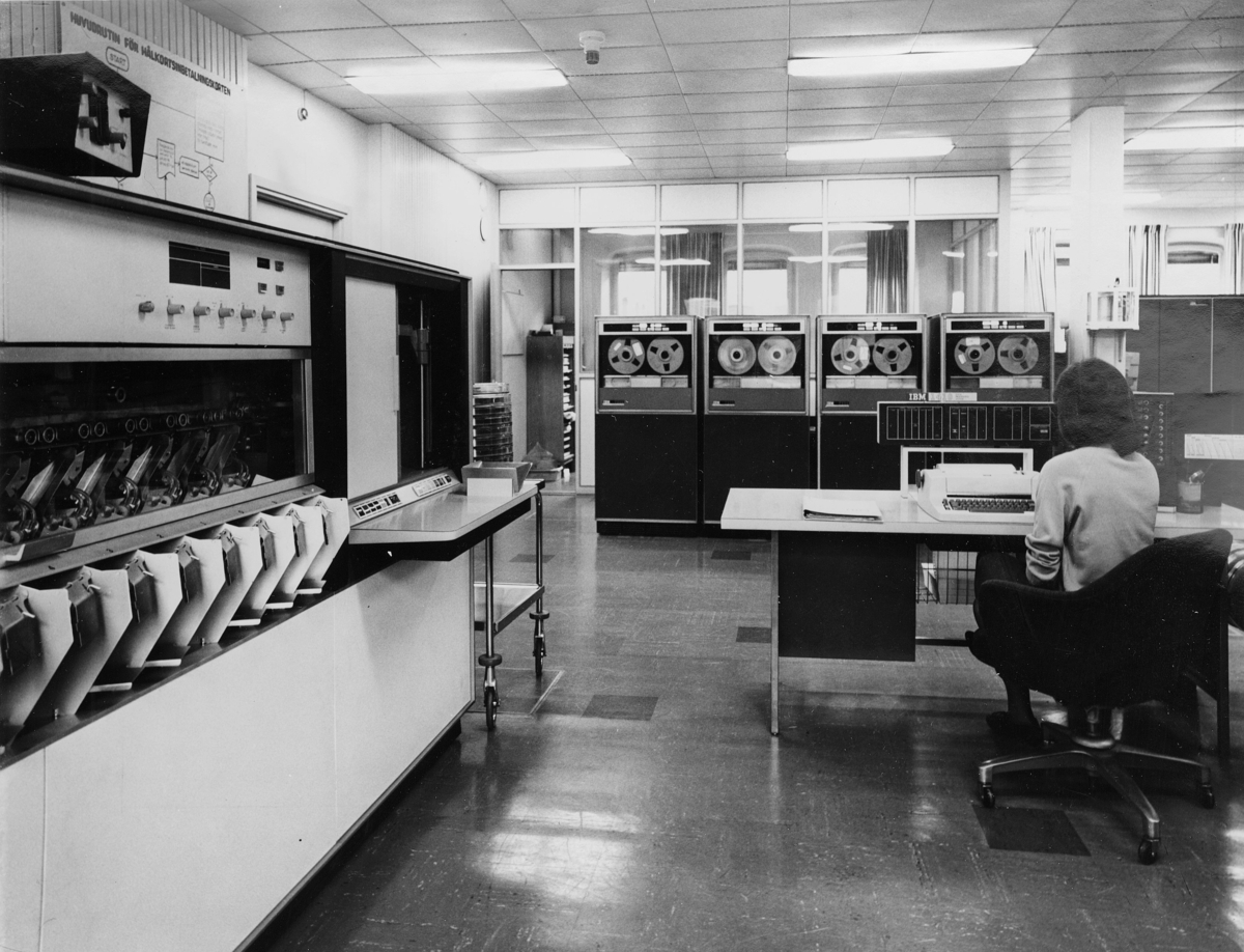 Postgirots dataanläggning med Sveriges första optiska läsare, IBM 1418 Optical Caracter Reader ...