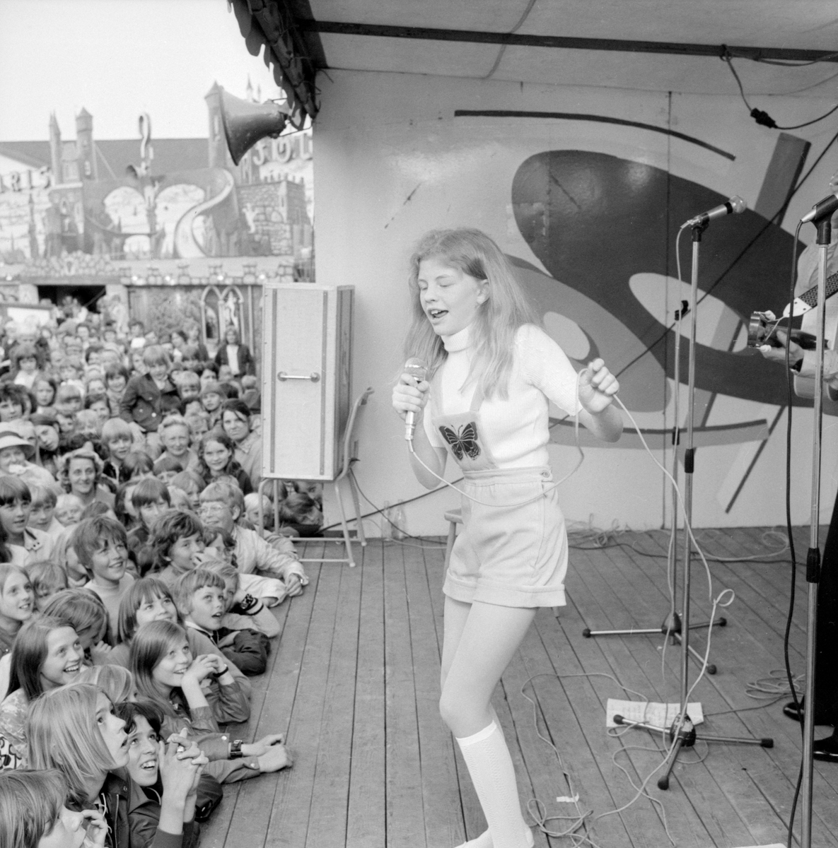 Inger Nilsson på scen - Östergötlands museum / DigitaltMuseum