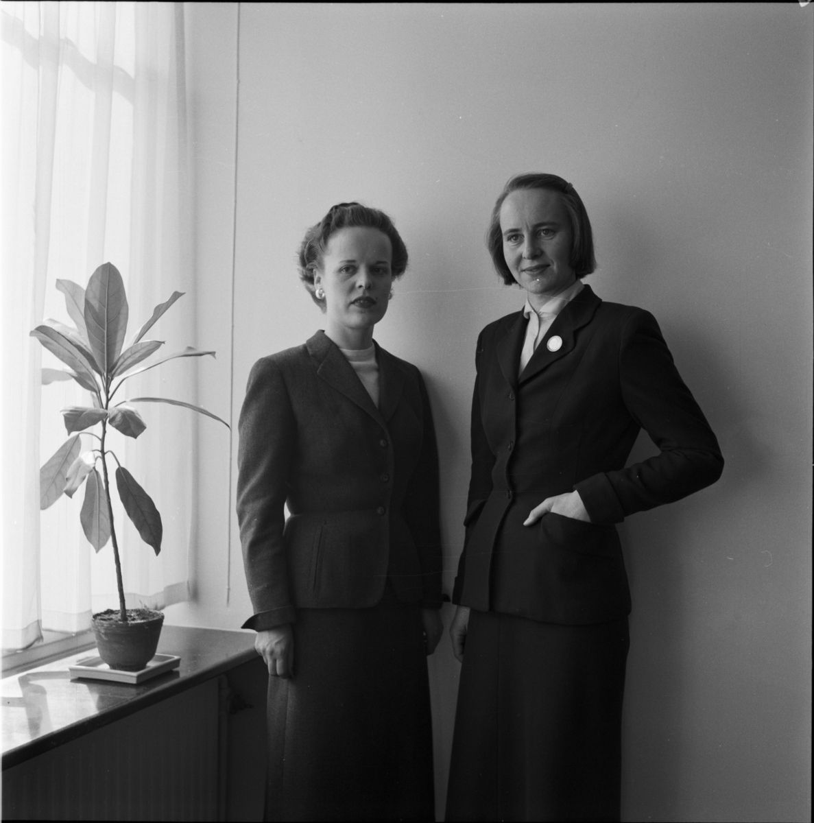 REKLAMBILD FRK EVA RALF OCH FRU THUNBLAD, OMFOTO Å SLÖJDFÖRENINGEN ...