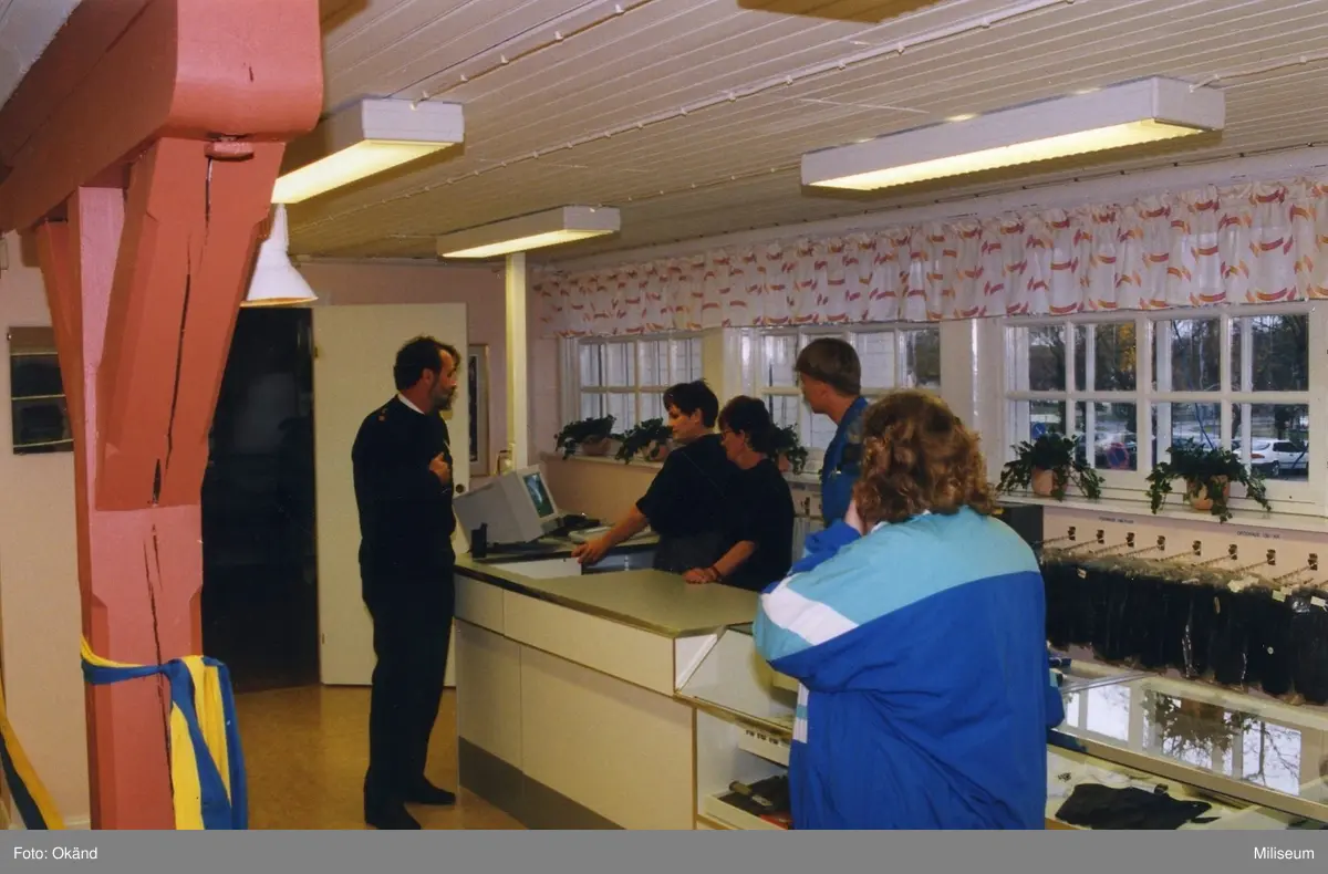 Invigning av personalbutik UFFE/90 (Uniformsförsäljning för enskilda ...