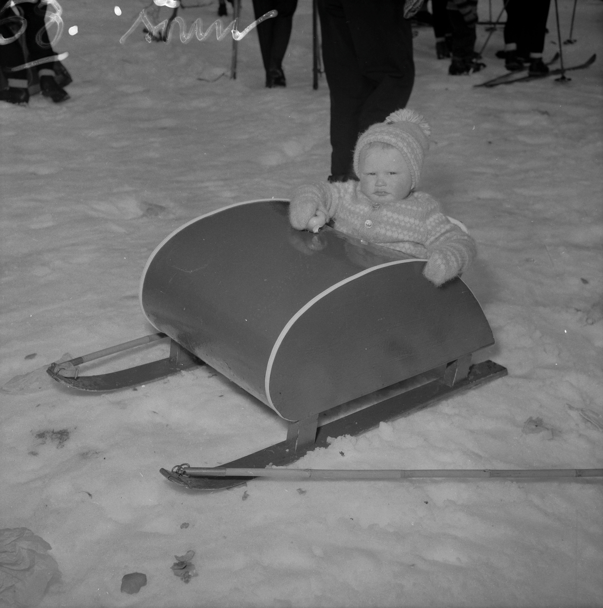 Gråkallrennet. Johan Vanvik med sønnen i pulk - Sverresborg Trøndelag ...