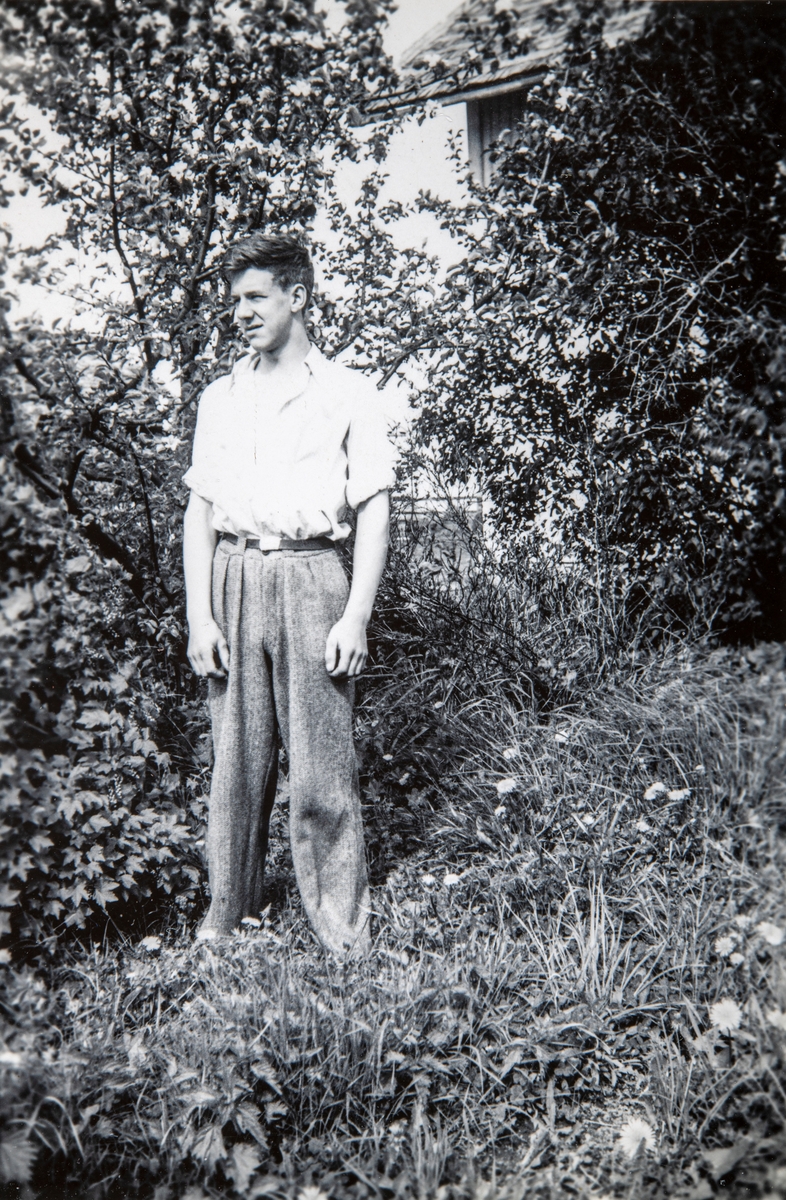 Portrett hel figur. Knut Furulund ( 1921-1997 ). Knut var fra Ottestad ...