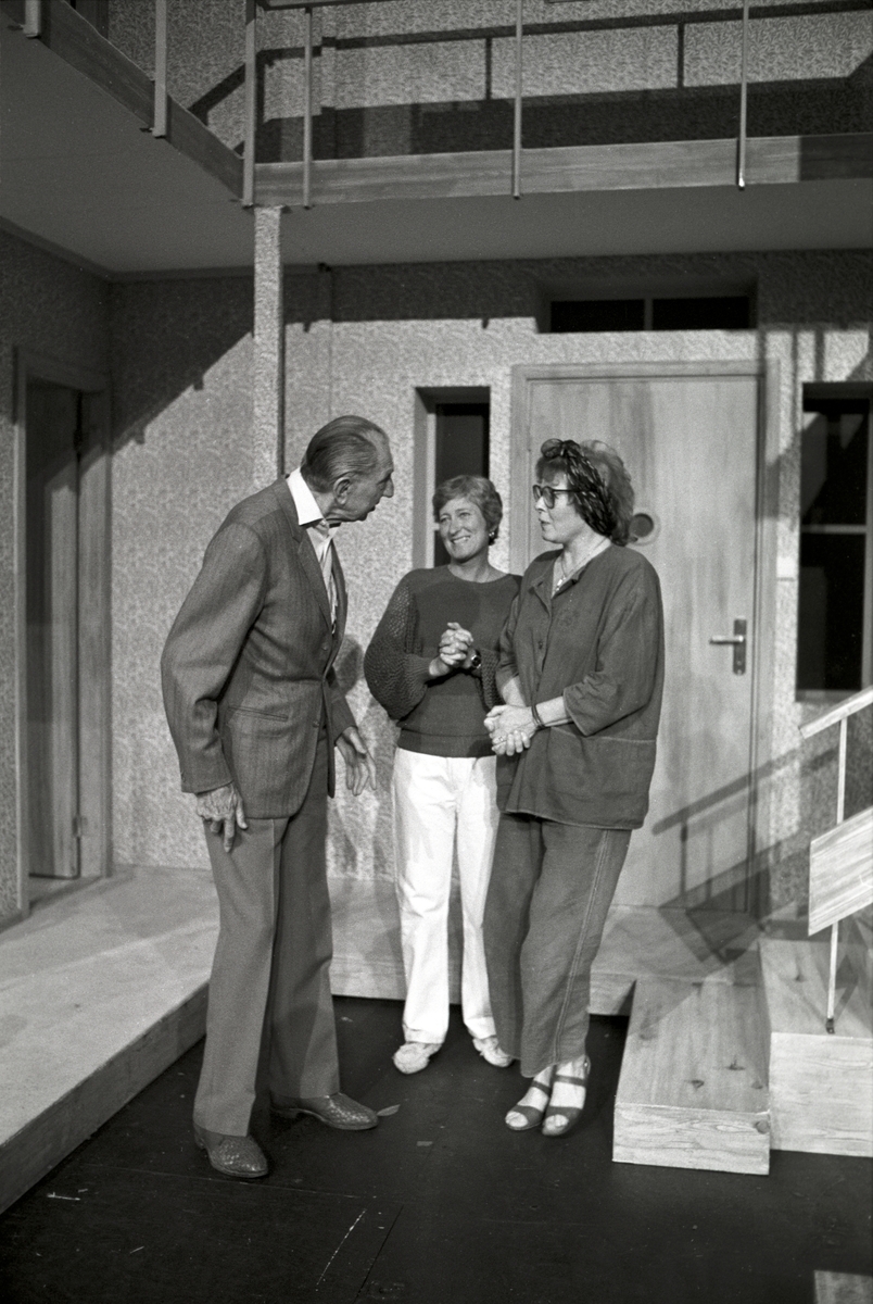 Nationaltheateret. "Monki Bisniss". prøver. 15/9-89 - DEXTRA Photo ...