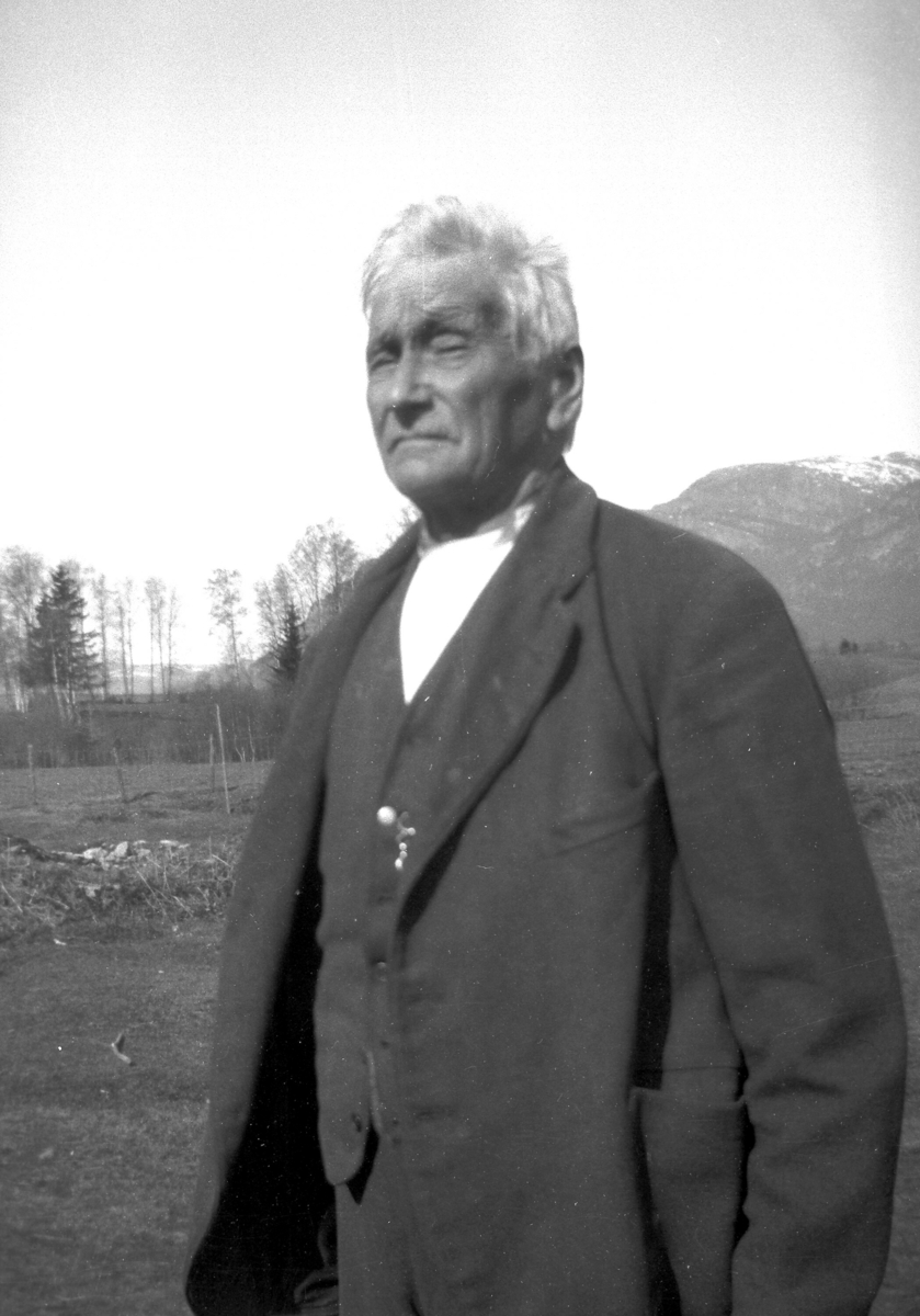 Portrettfoto av Tor Oterholt - Bø Museum / DigitaltMuseum Portrettfoto av Tor Oterholt - Bø Museum / DigitaltMuseum