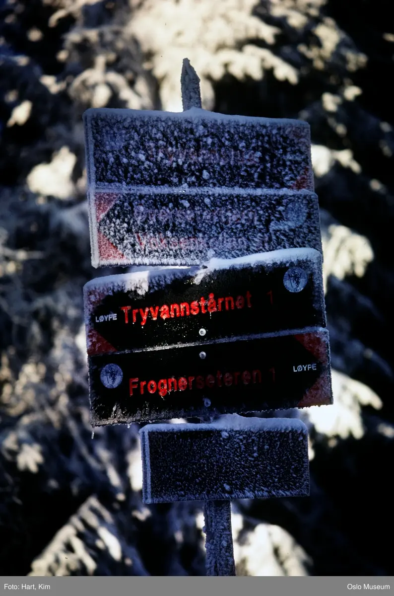 Skilt til steder i Nordmarka. - Oslo Museum / DigitaltMuseum