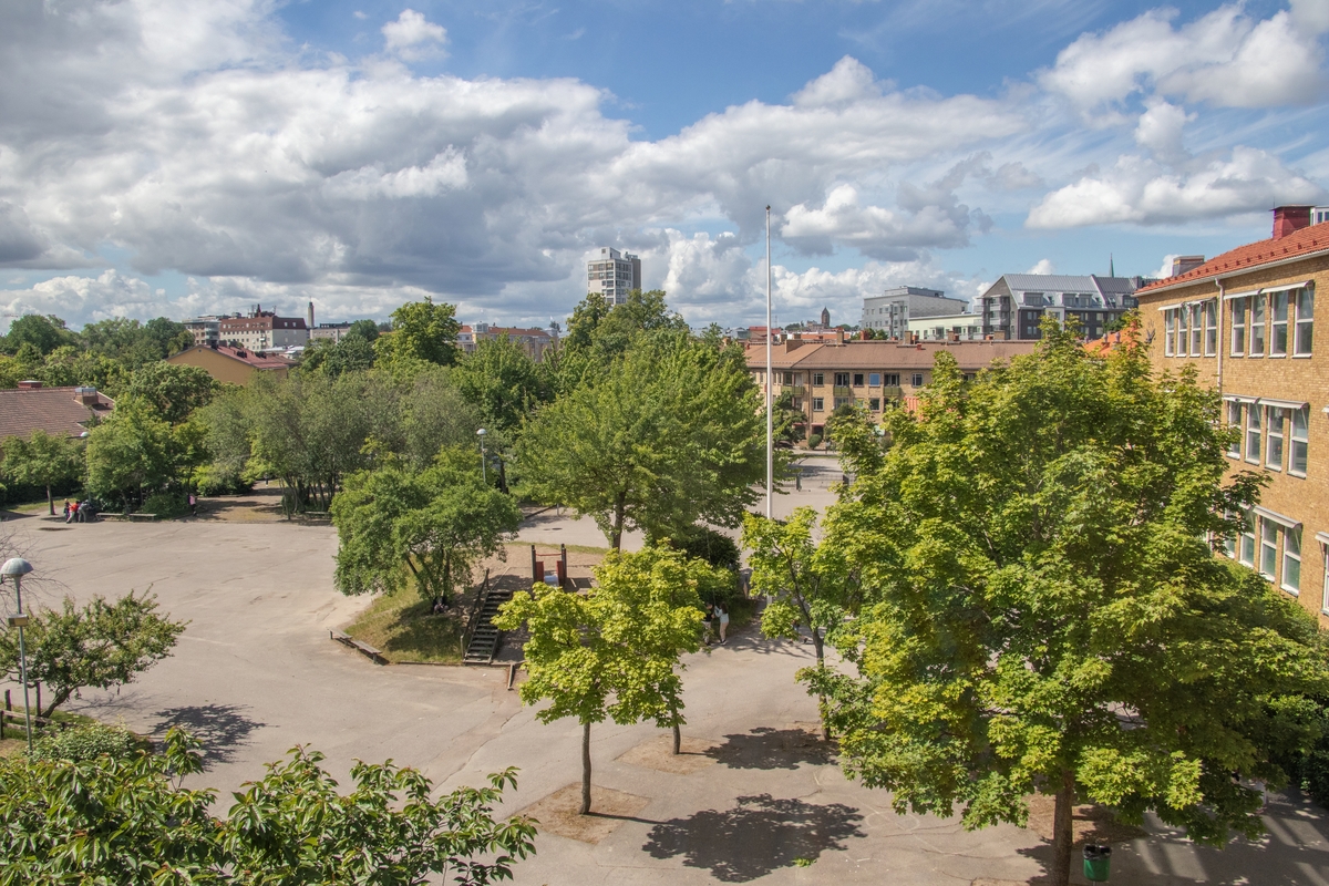 Kungsbergsskolans skolgård - Bild Linköping / DigitaltMuseum
