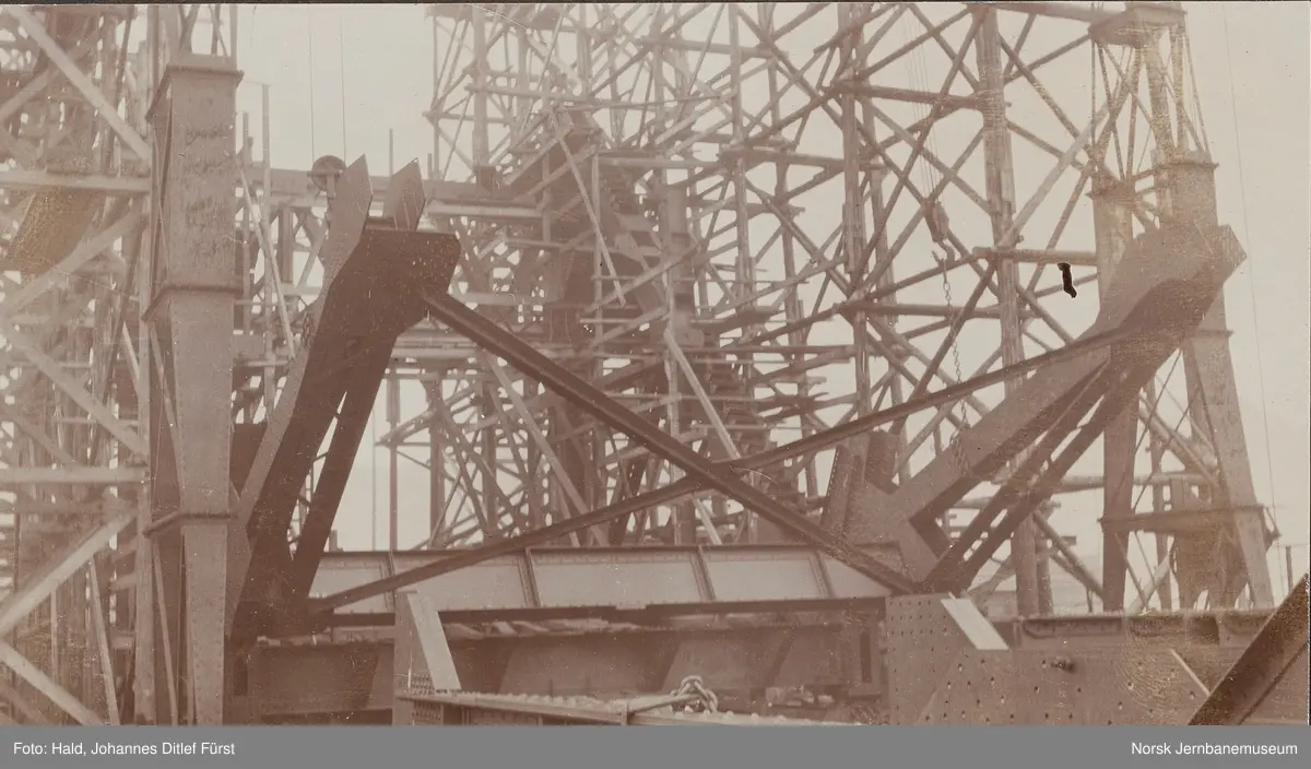 Skansen klaffebru ved Trondheim under bygging. - Norsk Jernbanemuseum ...