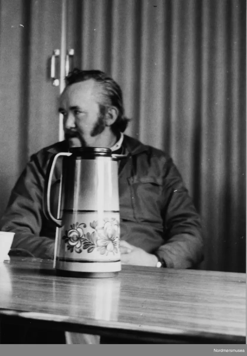 Birger Holten, Nordmøre meieri. Sjåfør etc. Bildet er fra avisa Tidens ...