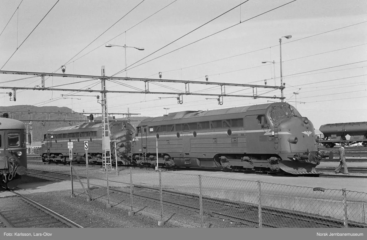 Diesellokomotiv Di 3 642 og Di 3 615 på Trondheim stasjon - Norsk ...