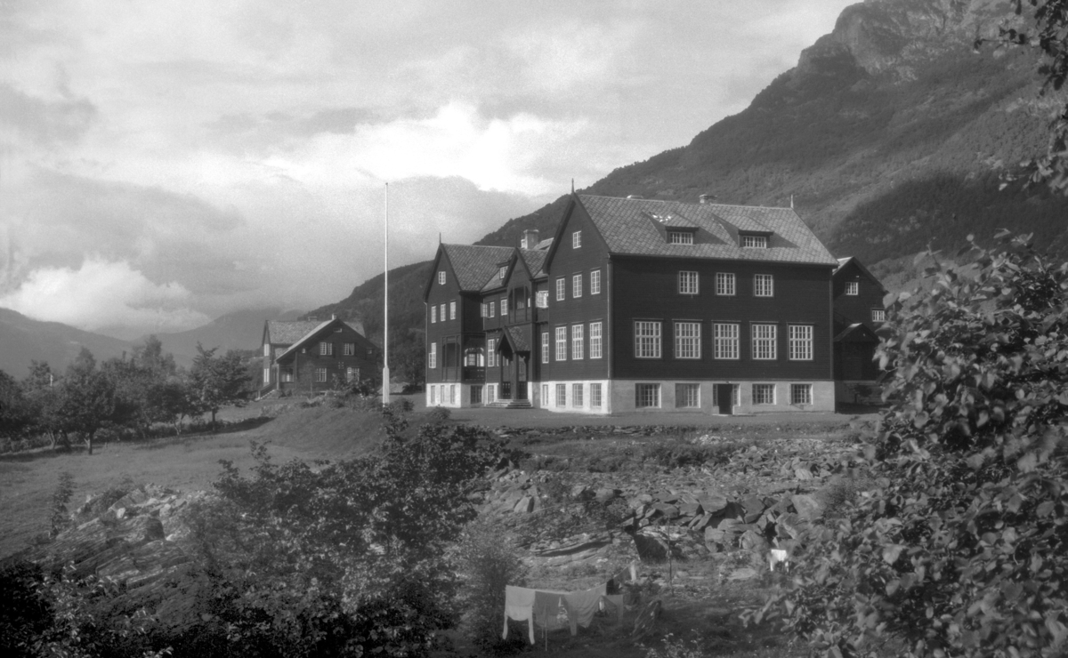 Lofthus fotografiske samling - Universitetsmuseet i Bergen, Fotobasen ...