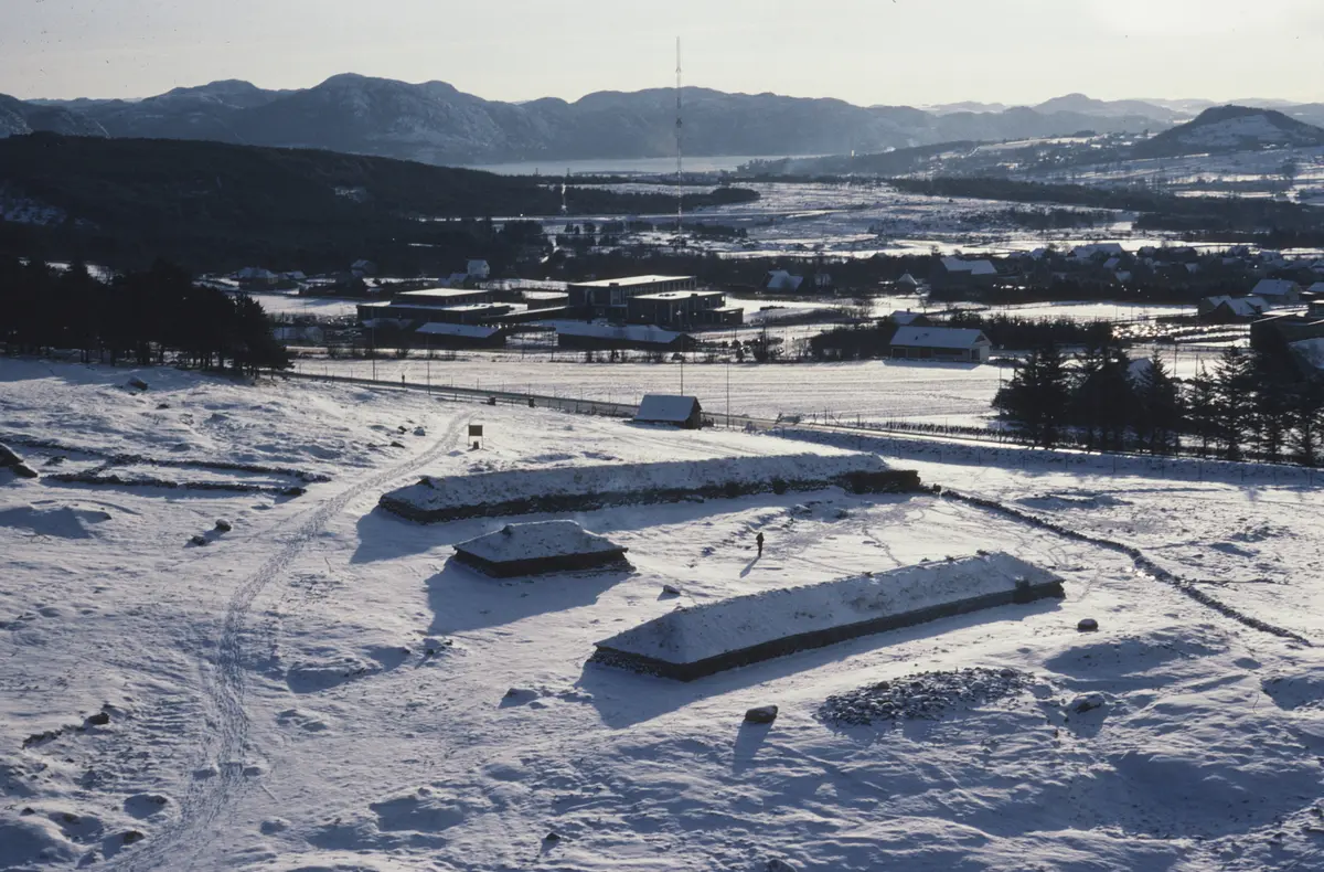 Vinterbilder fra Jernaldergården. - Arkeologisk museum, Universitetet i ...