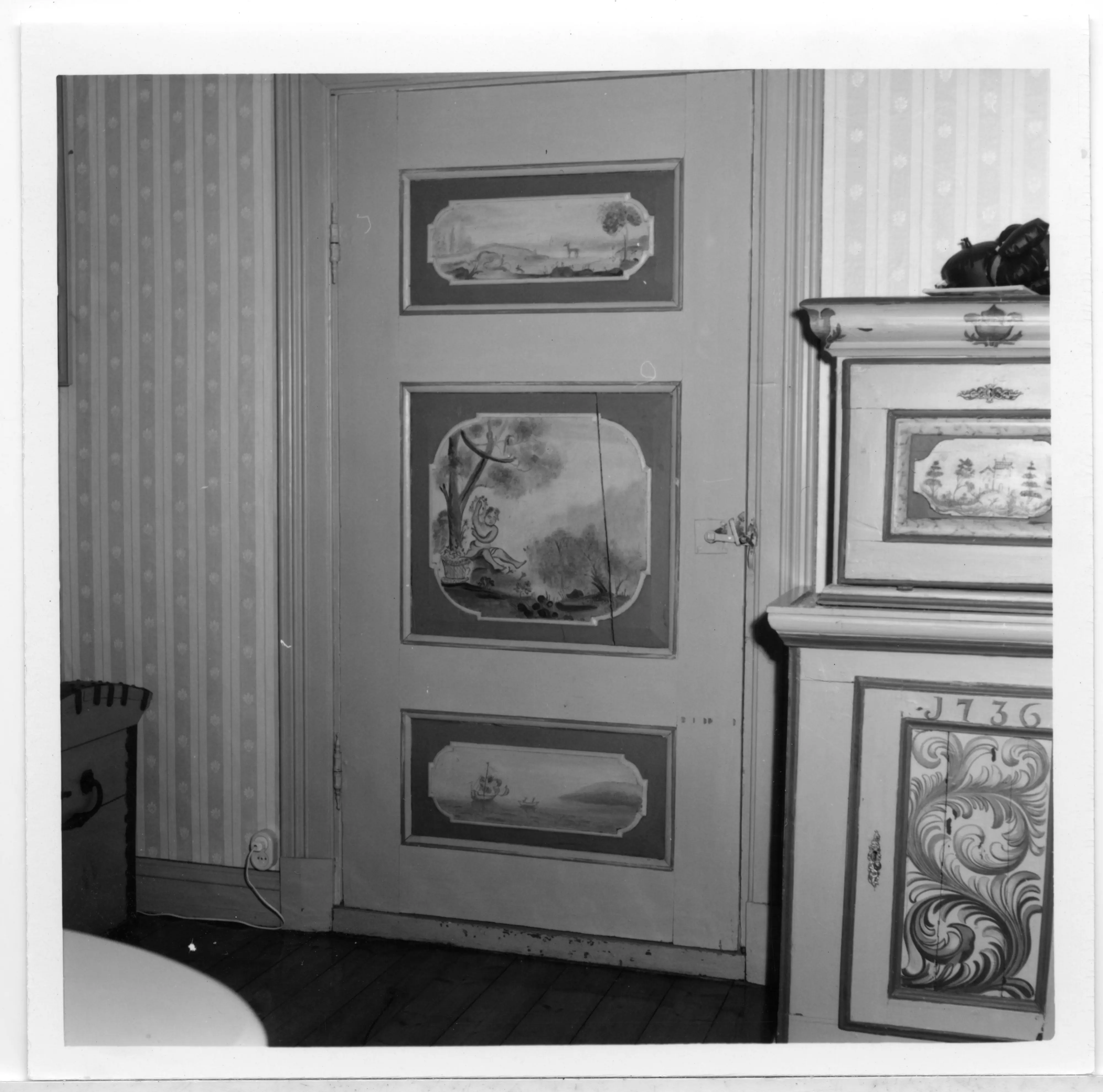 Tronstad gård, Hurum. Dekorert dør og skap - Drammens Museum ...