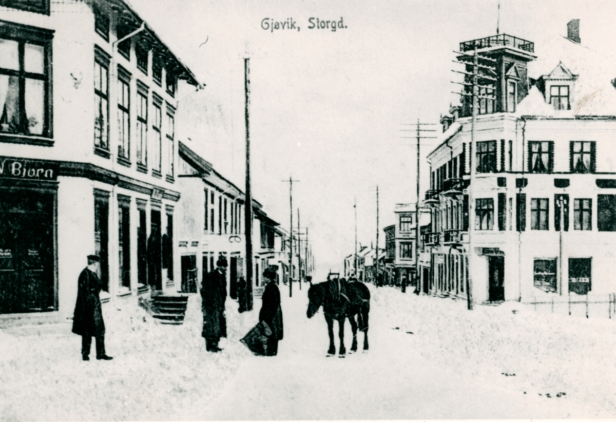 Vinterbilde fra Storgata Gjøvik ca. 1910 . - Mjøsmuseet / DigitaltMuseum