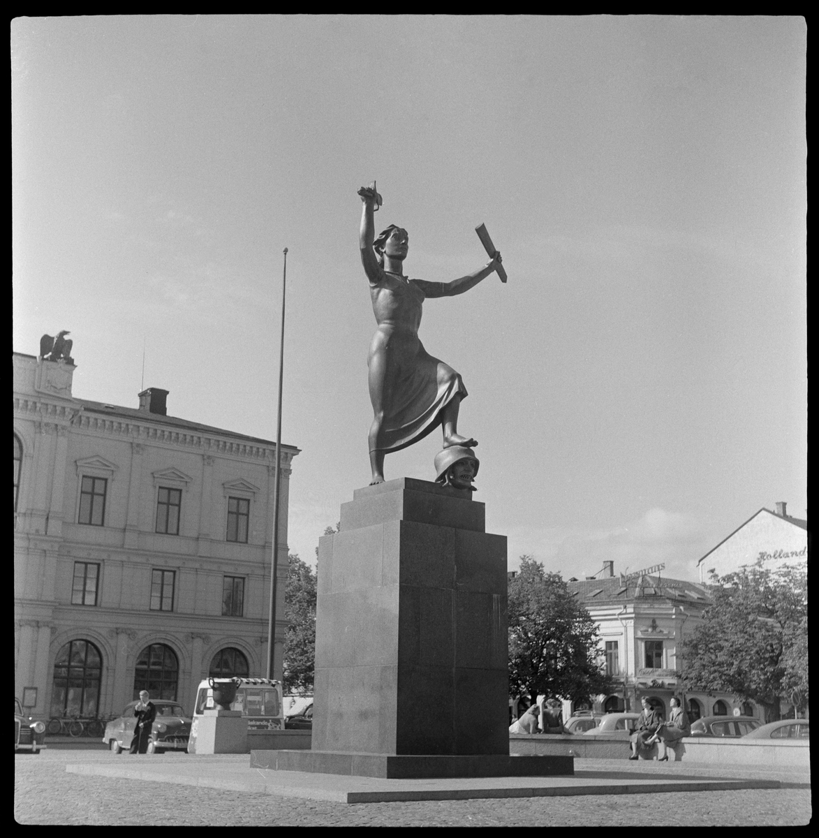 Fredsmonumentet ved Frimurerlosjen på Stora Torget i Karlstad, Sverige ...