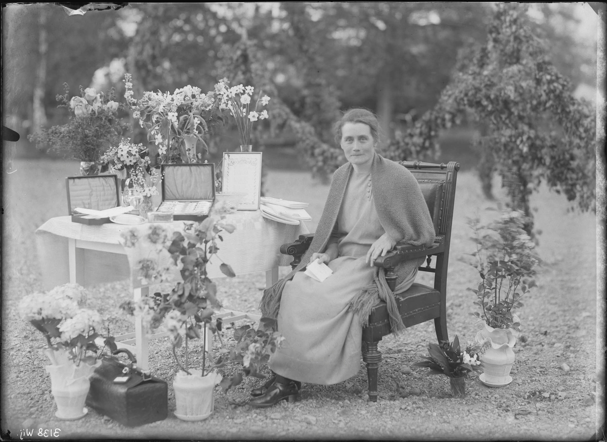 Sömmerskan Ling firar 50 år på Tå i Romfartuna - Västerås Stadsarkiv ...