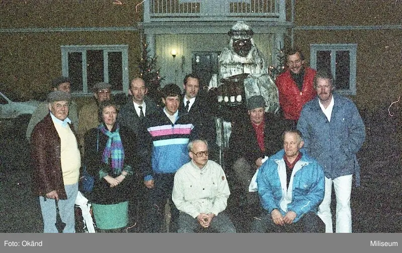 Arbetsplatsträff på Sunds herrgård. Främre raden: Göran Agertz och ...