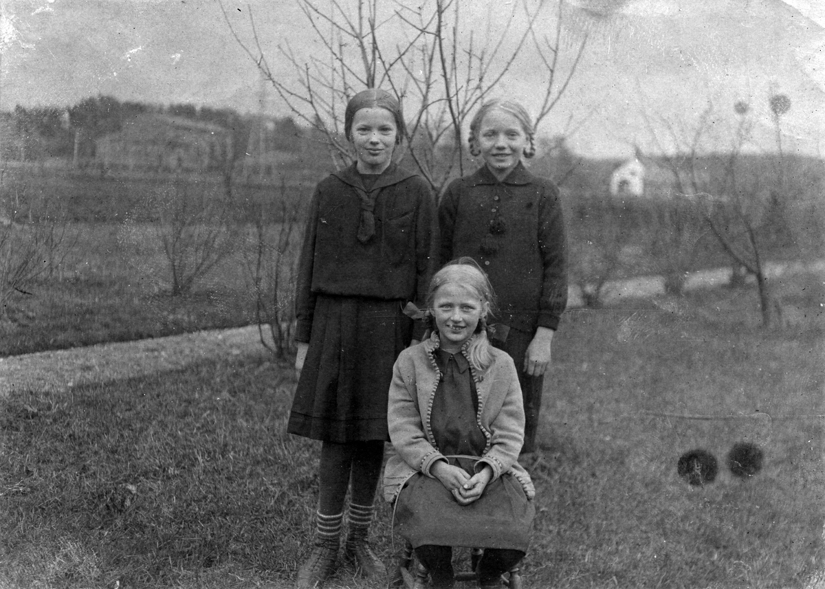 Tre flickor, Anna-Lisa Svensson-Petersson, Gunnel Boström-Lantz och ...
