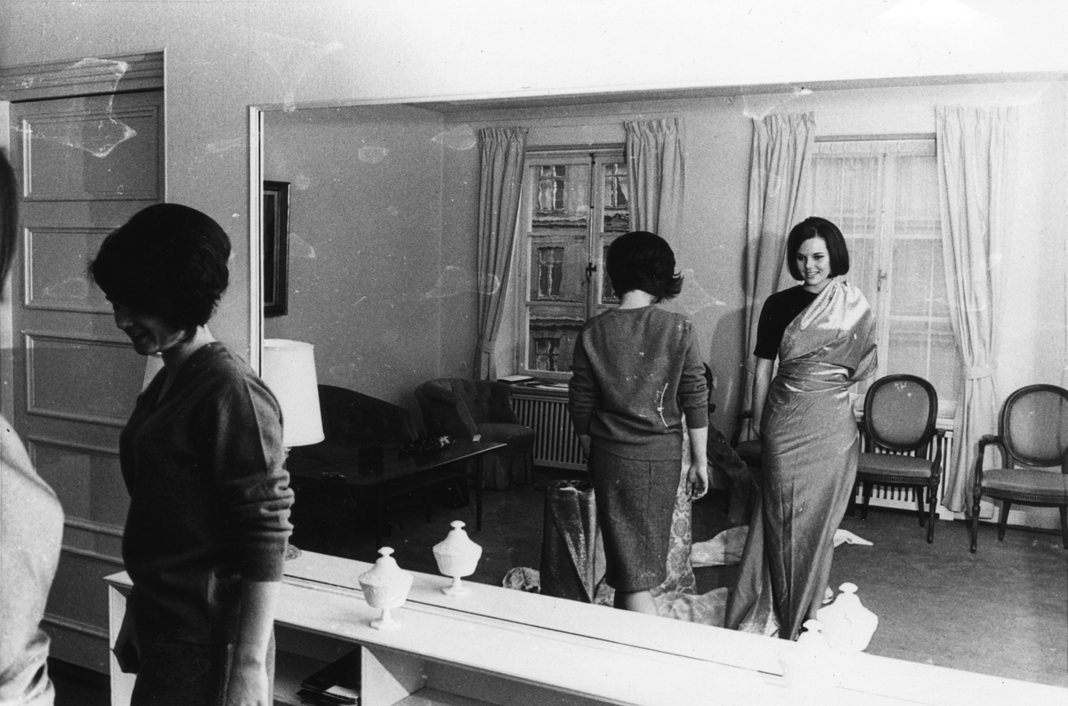 Siv Åberg, Fröken Sverige 1964. Utprovning av klänning inför Miss ...