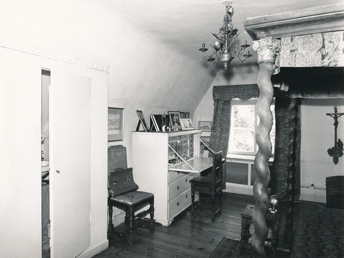 Ivar Åkerfeldts sovrum på andra våningen på Duvnäs nedre gård. Foto ...