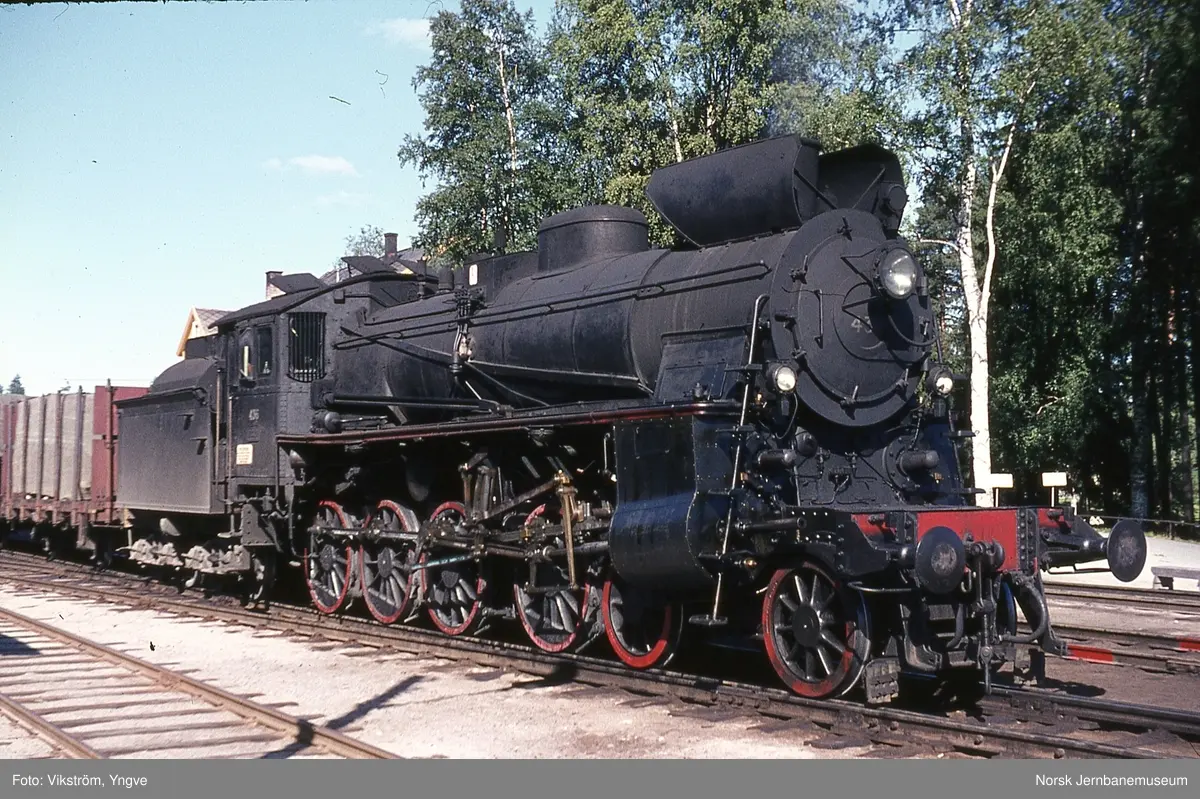 Damplokomotiv type 26c nr. 436 med godstog på Rena stasjon - Norsk ...