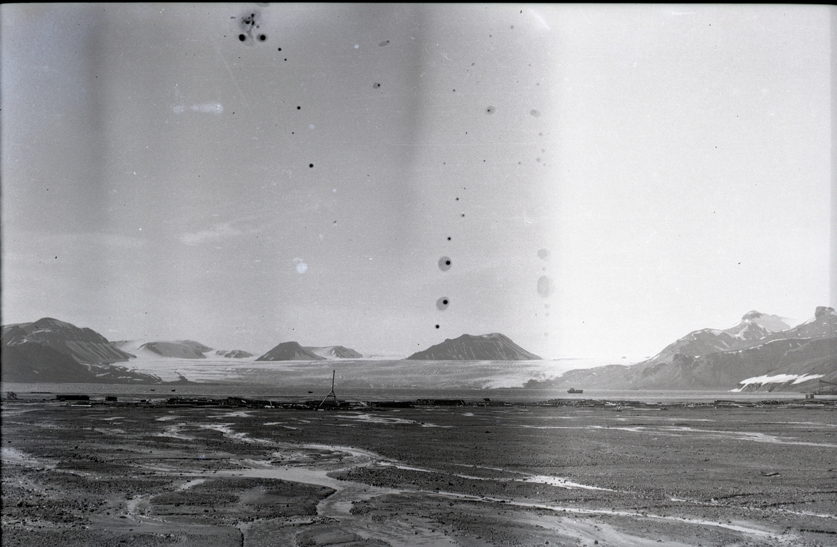 Bilde etter Abram I Gilbo, som var i Pyramiden i 1946-1948(oppbygging ...