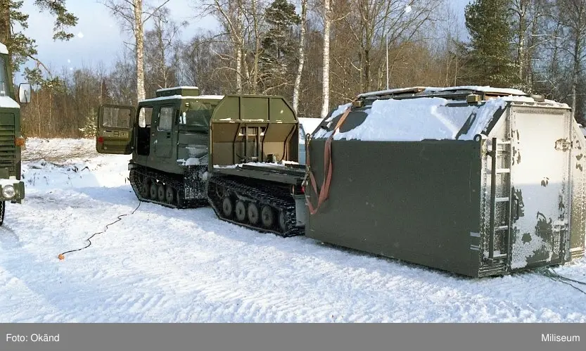 Bandvagn 206 med lastväxlare. - Miliseum / DigitaltMuseum