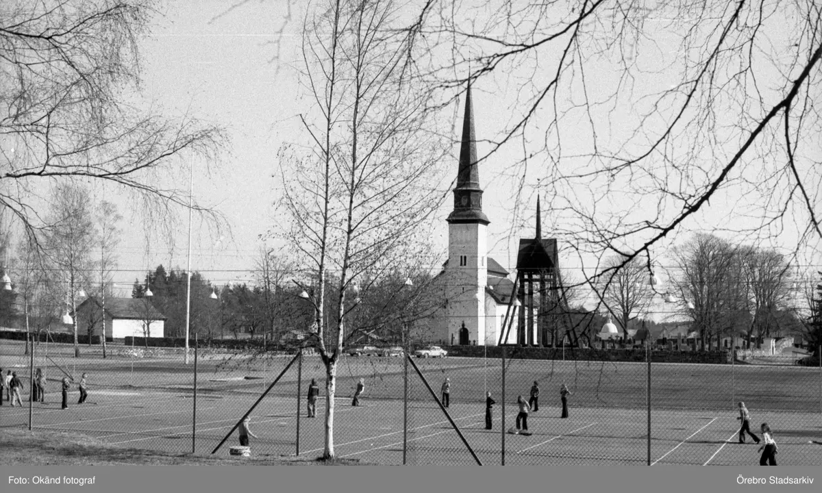 Glanshammars kyrka och idrottsplats, 1974 - Örebro Stadsarkiv ...