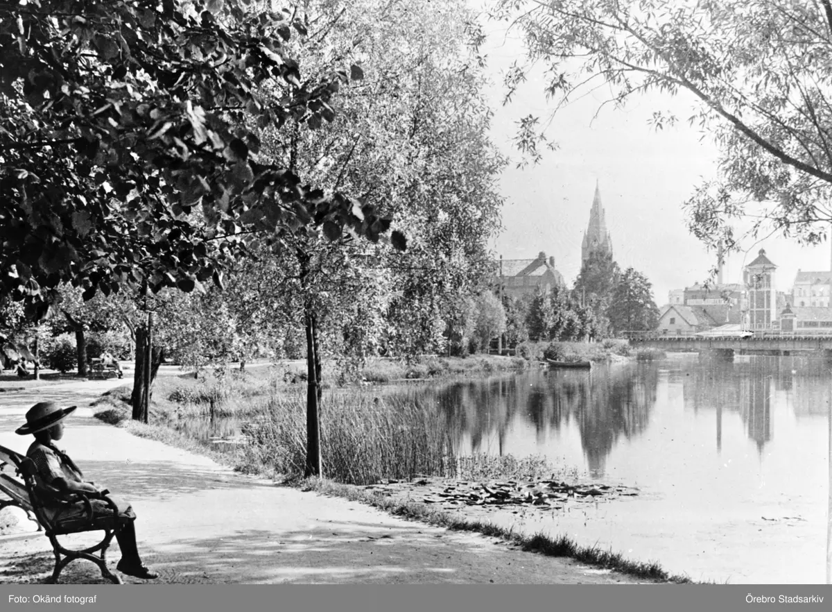 Pojke i Hagaparken, 1920-tal - Örebro Stadsarkiv / DigitaltMuseum