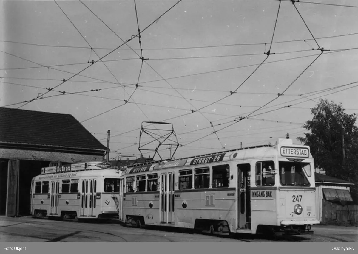 Oslo Sporveier. Trikk motorvogn type Høka MBO nr. 247 og tilhenger type ...