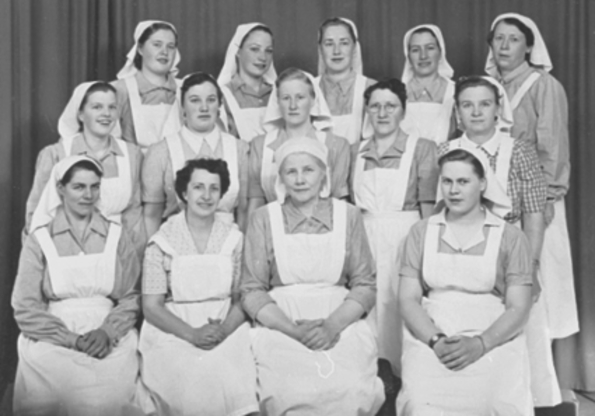 Hamar husmorskole, husmorvikarer, gruppe 14 elever, lærer Thomassen ...