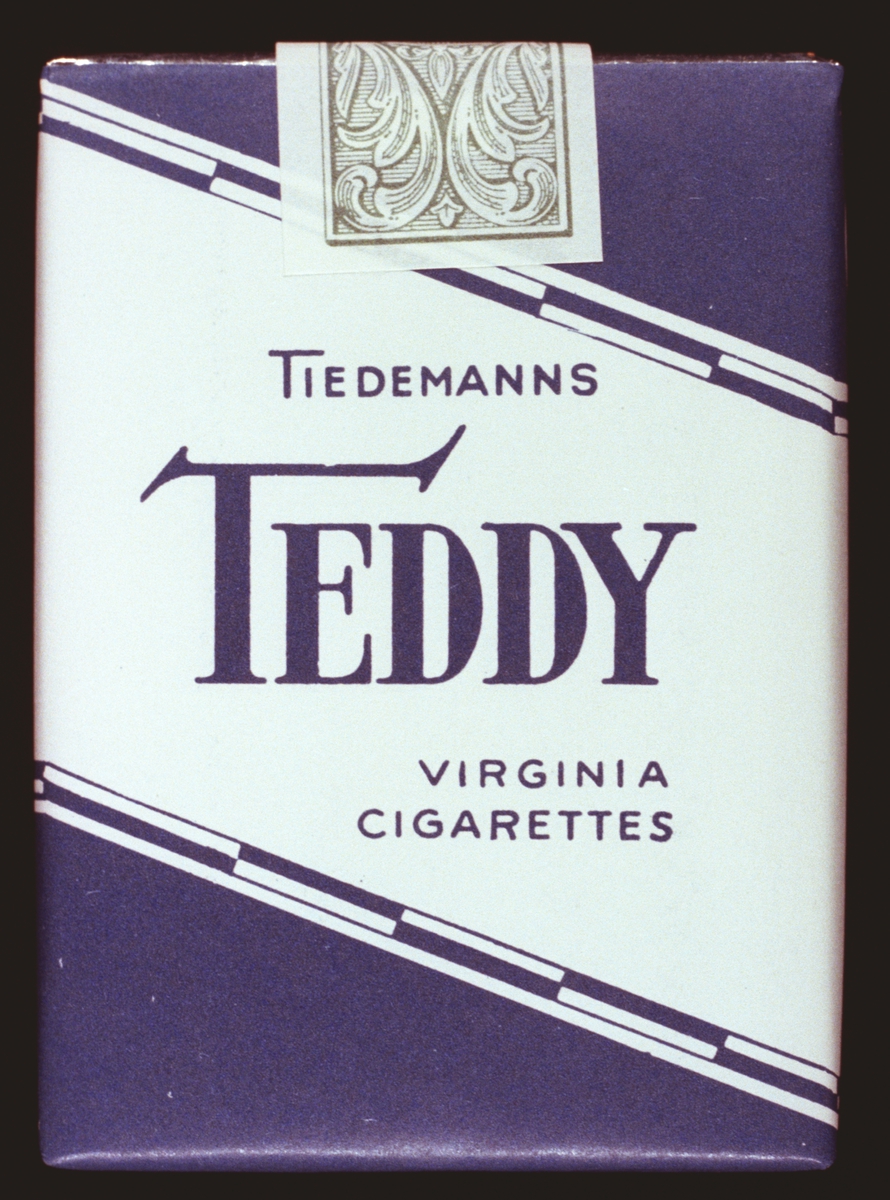 Reklamefoto. Tiedemanns Teddy sigaretter. Fra bildeserie til ...