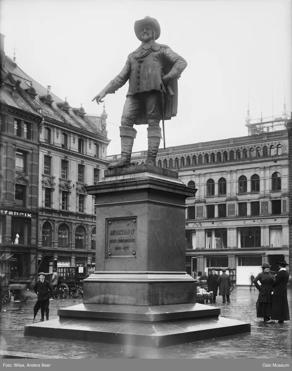 Christian IV-statuen på Stortorvet - Oslo Museum / DigitaltMuseum